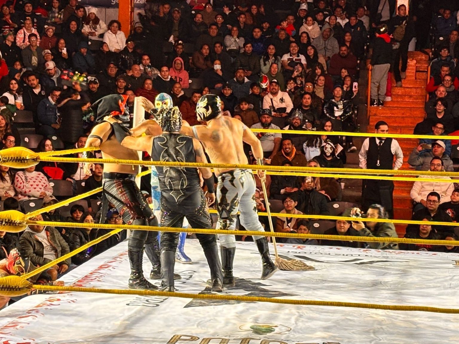 La Fenapo vibró con Guerra de Leyendas, un exitoso evento de lucha ...